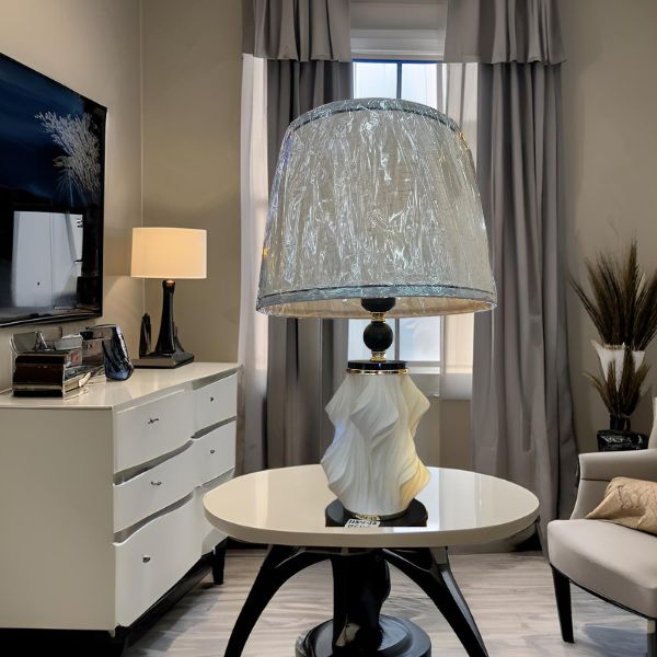 Simple Modern Table Lamp – Ultra Smart Lights